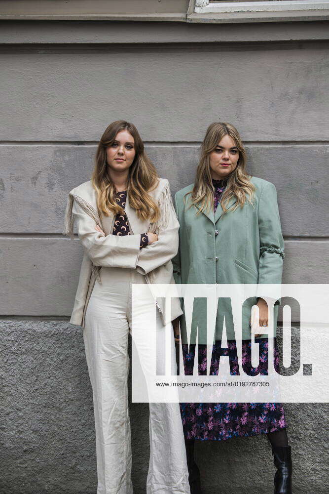 Swedish popduo First Aid Kit, Johanna Soderberg and Klara Soderberg ...