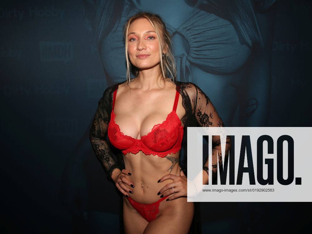 Erotikmodel Fiona Fuchs auf der 25. Erotikmesse Venus 2022 am 21.10.2022 in Berlin *** Erotic Model