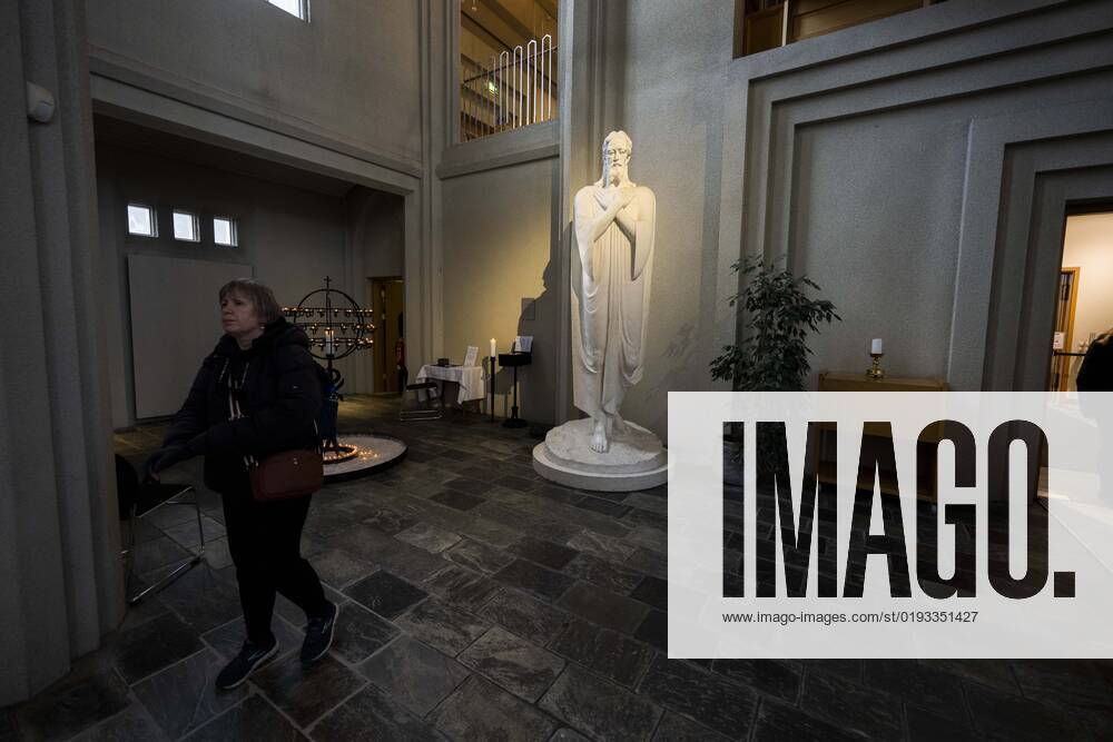 Hallgrimur Church (Hallgrimskirkja) General view of the interior of ...