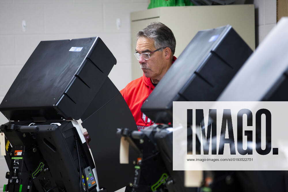 News: Midterm Elections - Ohio - Voting Nov 8, 2022; Chillicothe, OH ...