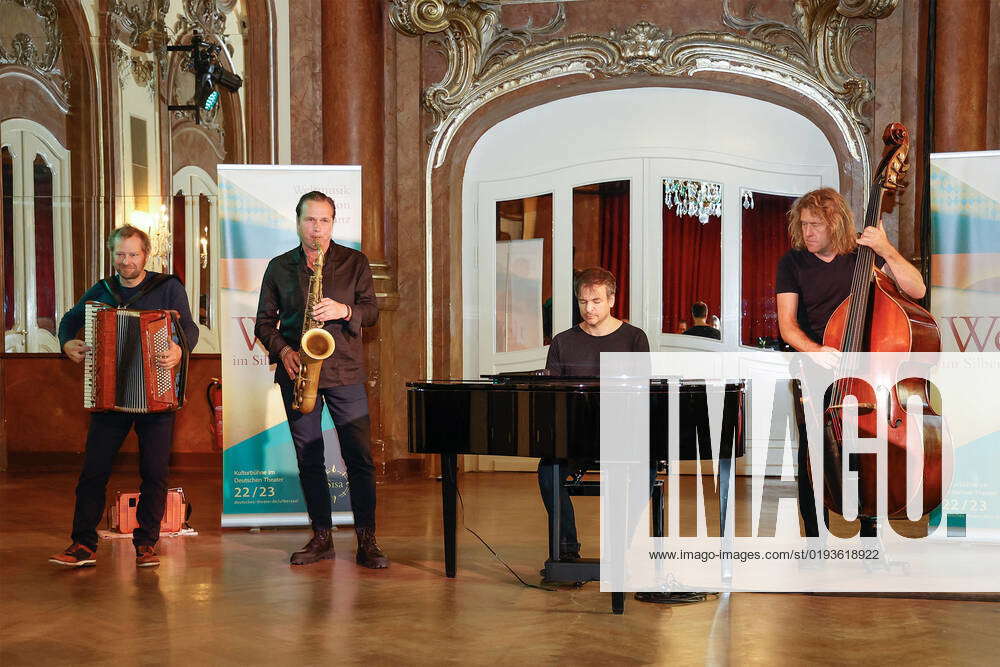 Saxophonist Mulo Francel and Quadro Nuevo, World in the Sibersaal ...