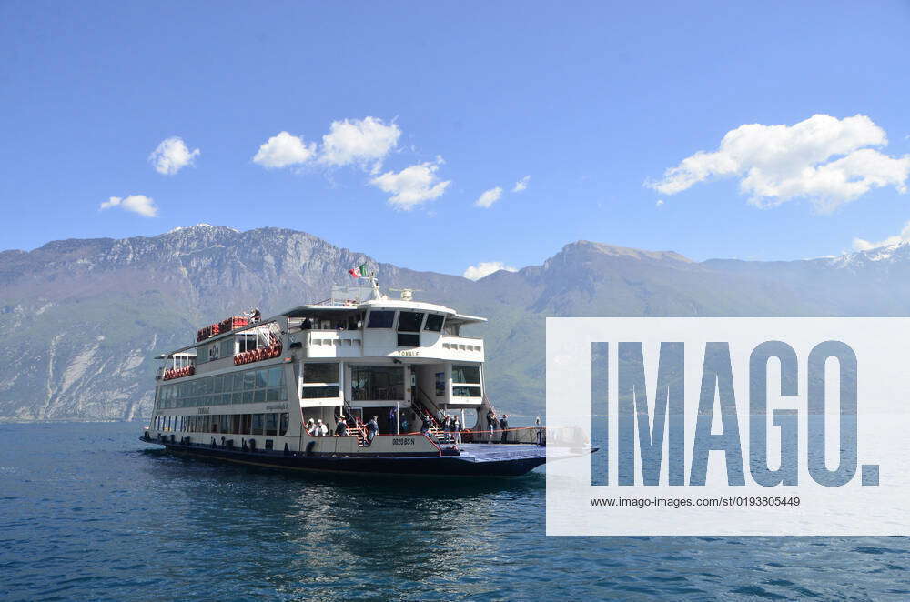 27 04 22 Lake Garda, upper Italian lake, largest lake in Italy, ferry ...