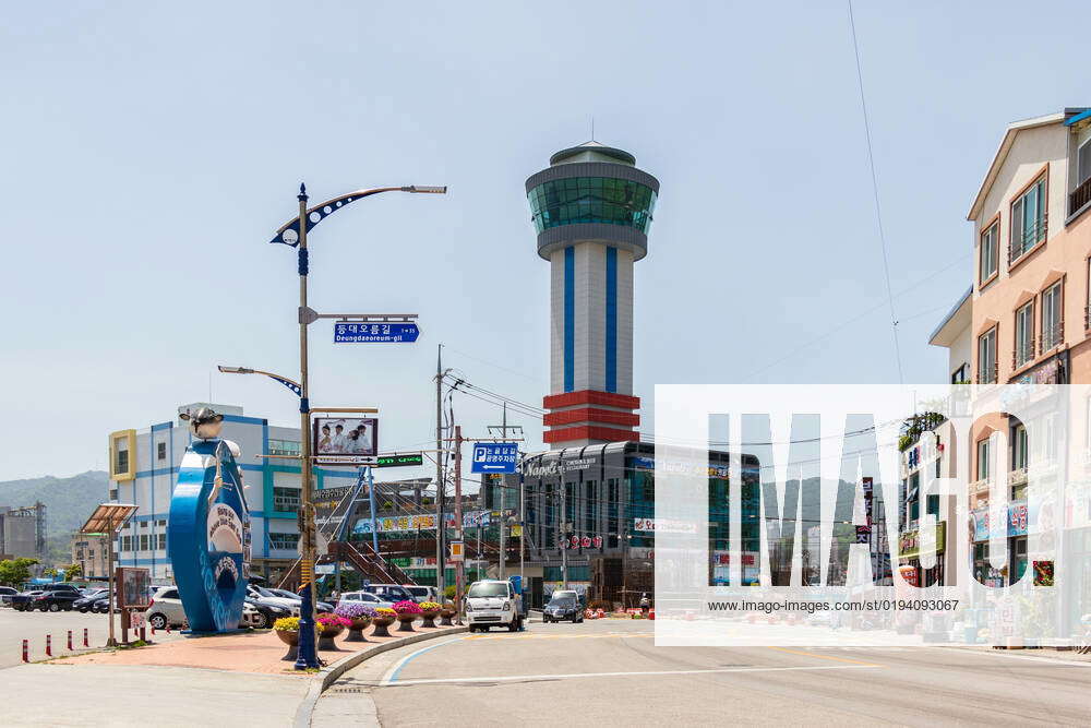 Street Scenario of Lighthouse Park with Building and Tower in Mukho ...