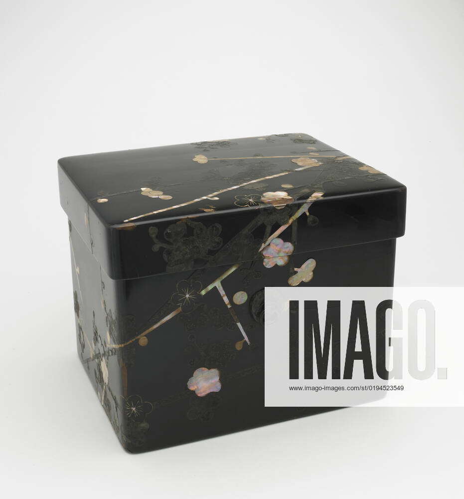 Box with fitted cover, Edo period, 17th century. Creator: Unknown