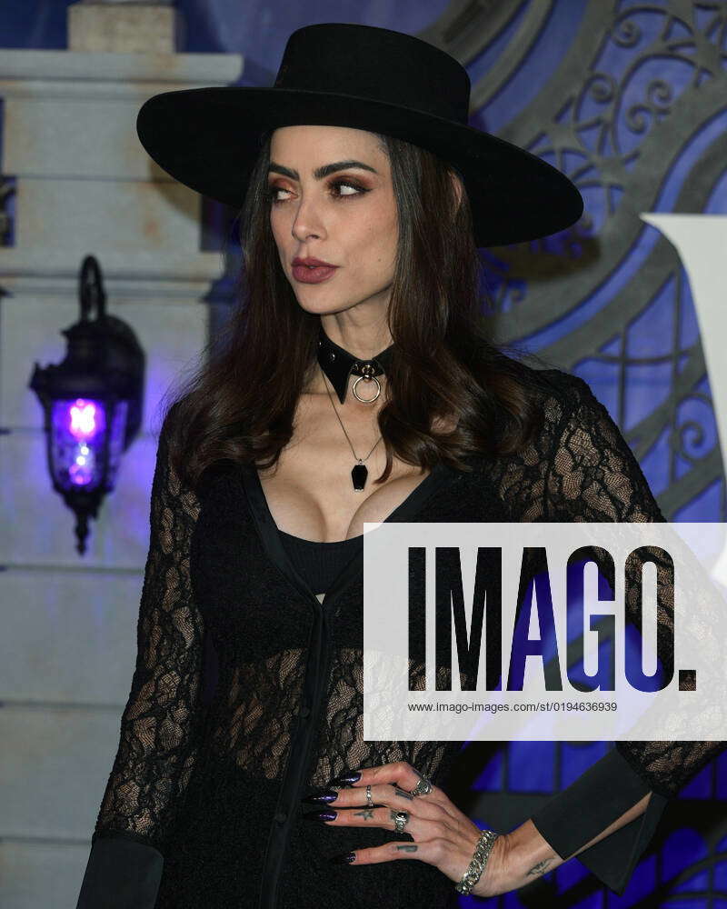 November 16, 2022, Los Angeles, California, USA: LEEANNA VAMP attends ...