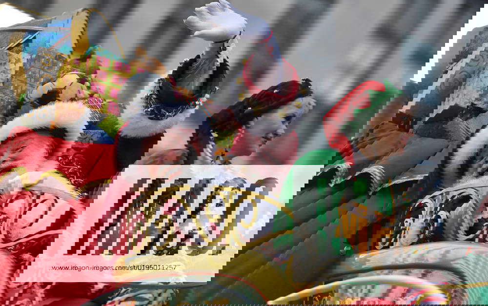 Ny The 96th Annual Macys Thanksgiving Day Parade Santa Clause And His