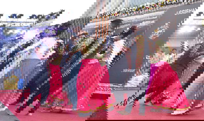 NEW DELHI, INDIA - NOVEMBER 24: Sushmita Das and Moksha Dance Group ...