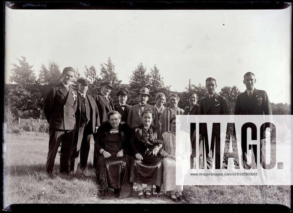 According to Photographer s Journal No. 5 1923-1929: Edgren, Fr ...