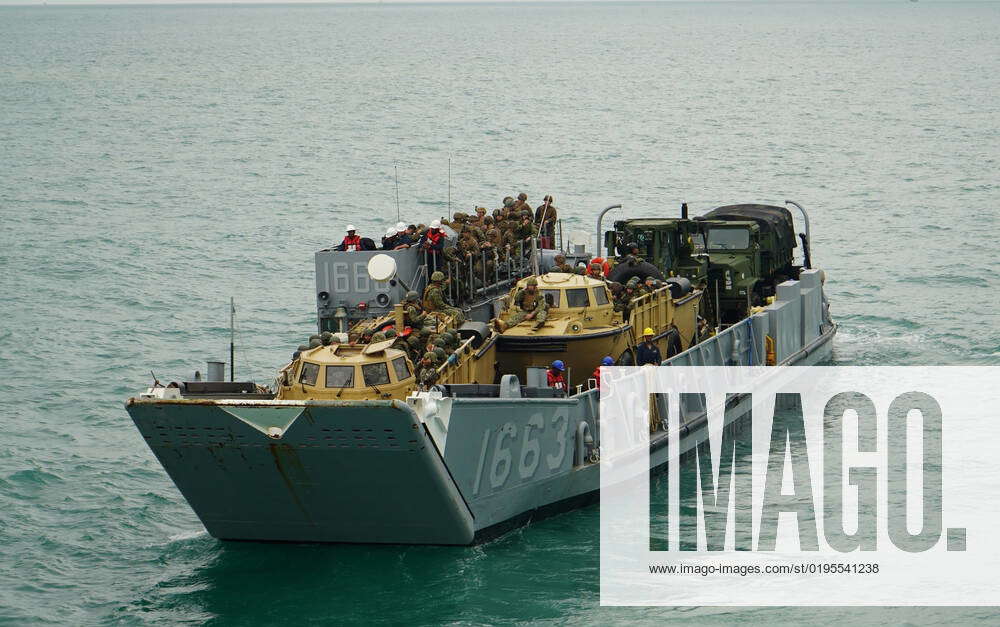 Landing Craft Unit (LCU) 1663, assigned to the USS Mesa Verde (LPD-19 ...