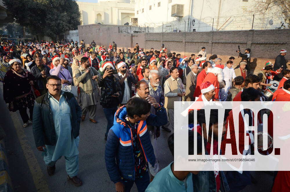 Pakistan: Christians celebrate Christmas across in Peshawar Members of ...
