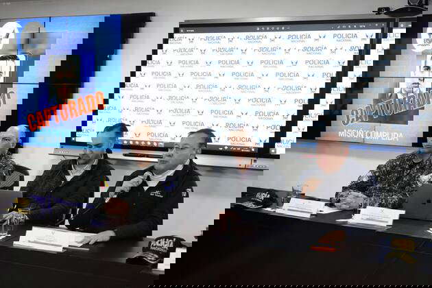 UIO CAPTURES CACERES COMMANDER Quito, Press conference by the Ministry ...