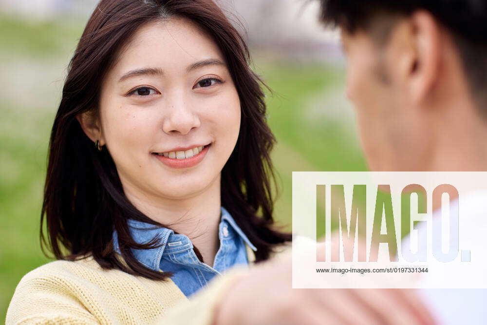 Japanese Couple Dating In Tokyo Aflo189116226 189116226 Model Released