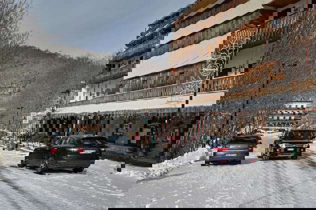 Monte Terminillo - 10 January 2023 Tourists enjoy the snows of Mount ...