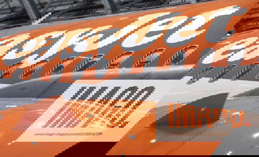 easyJet maintenance hangar Schoenefeld, 11 01 2023 An easyJet Airbus ...