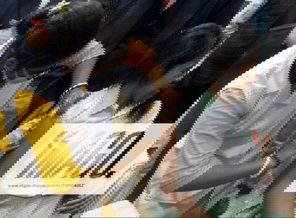 Measles and Rubella vaccine drive Heath worker inoculate Measle or ...