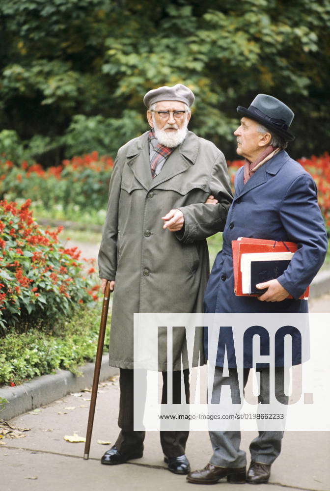 Soviet secret agent Boris Gudz 8352901 23.08.1987 Right: Soviet secret ...