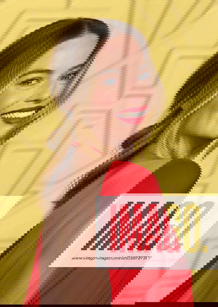 Babylon UK Premiere - London Margot Robbie arriving at the Babylon UK ...