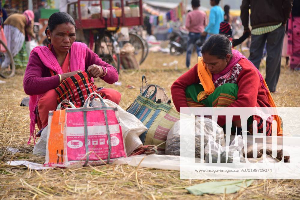 Centuries-old Barter System In India Women belonging to the Tiwa tribe ...