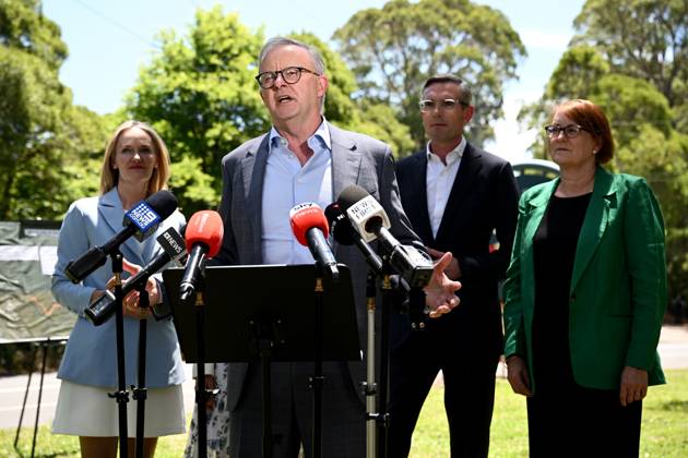 ALBANESE PERROTTET ROADS ANNOUNCEMENT, Australian Prime Minister ...