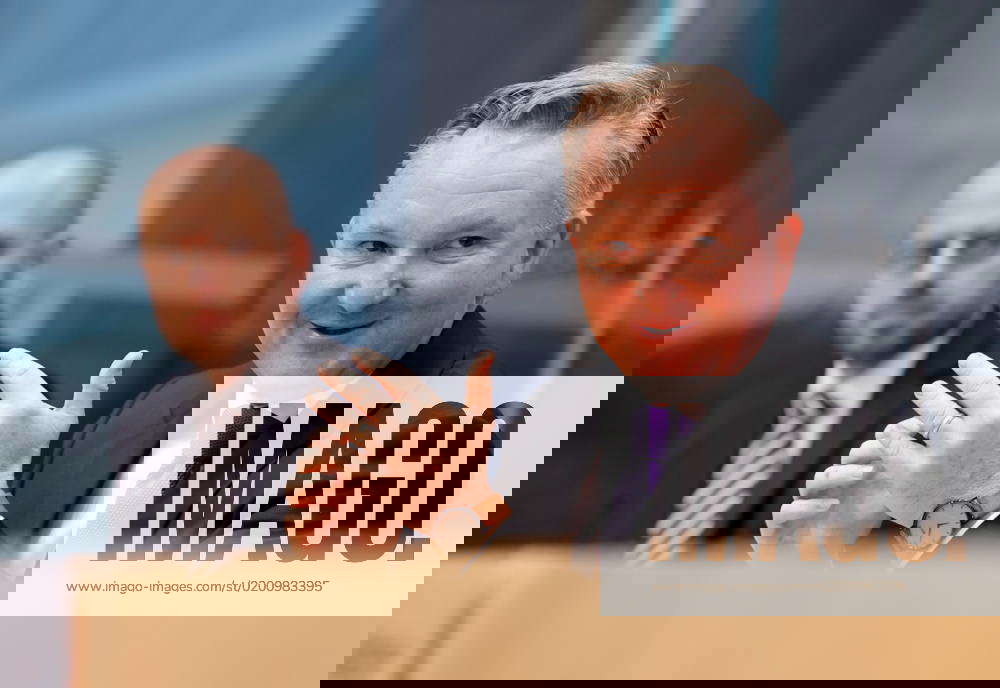 Dr Christian Bruch, CEO Siemens Energy AG, Energy Minister of Australia ...