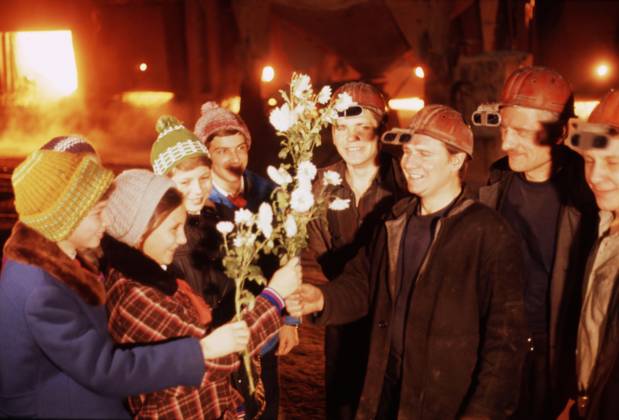 Chelyabinsk, USSR. Steelworker of the 8th furnace in the 1st open ...