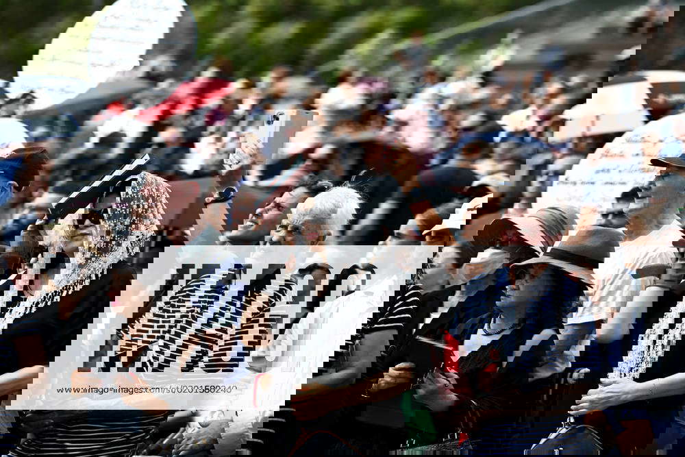 CARDINAL GEORGE PELL MASS SYDNEY, Worshippers watch on from the ...