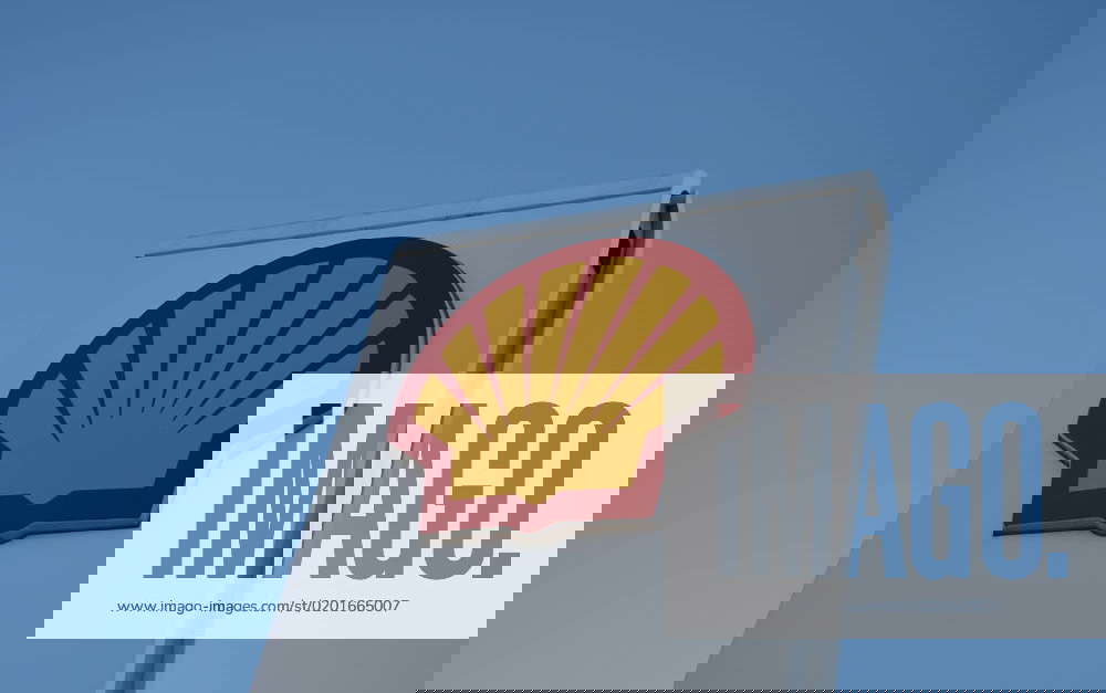 Kastrup Copenhagen Denmmark 02 Febraur 2023 Shell petro station in ...