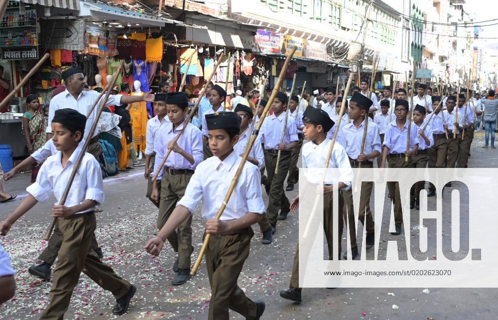 Volunteers of Hindu nationalist Rashtriya Swayamsevak Sangh (RSS ...
