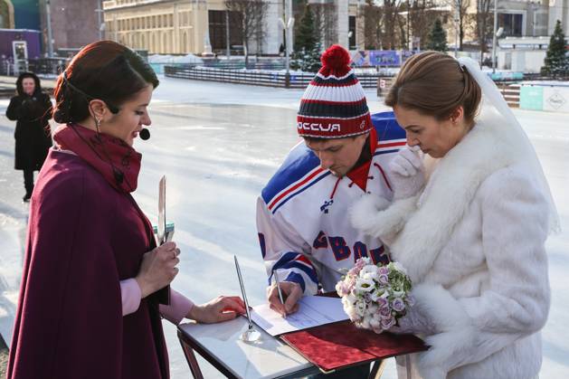 RUSSIA, MOSCOW - : Alexei Makarov and Maria Kobets have their wedding ...