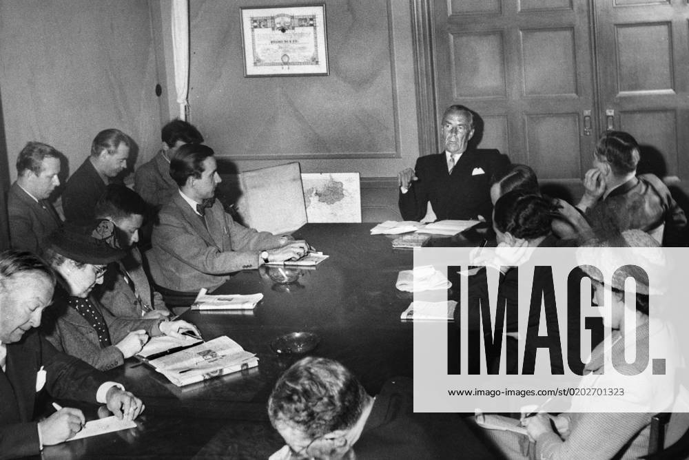 STOCKHOLM 1948 05 21 Count Folke Bernadotte is announcing that he has ...