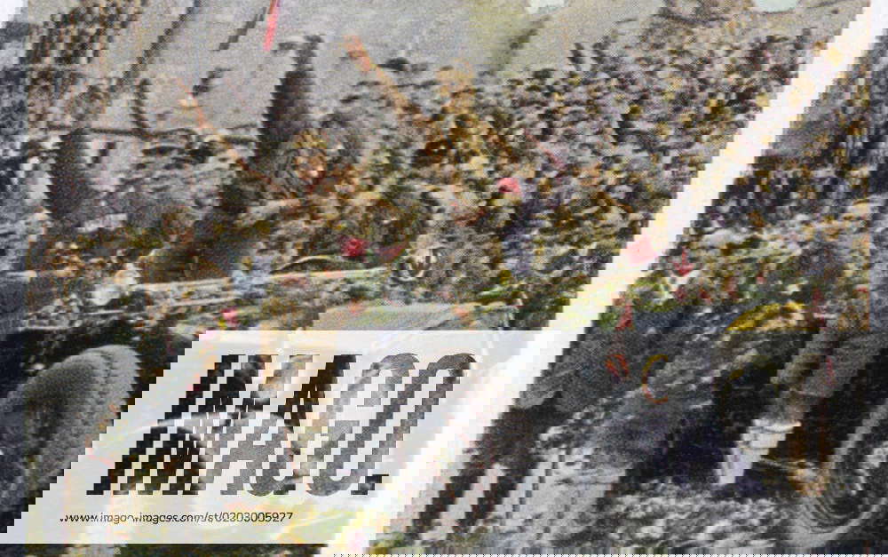 NUREMBERG RALLY 1927 Hitler and Nazi supporters giving the salute at ...