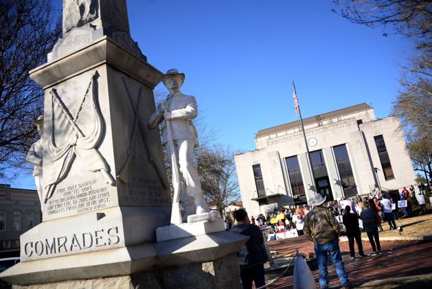 Jasper, Alabama, USA: A monument to honor the soldiers from Walker ...