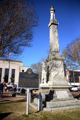 Jasper, Alabama, USA: A monument to honor the soldiers from Walker ...