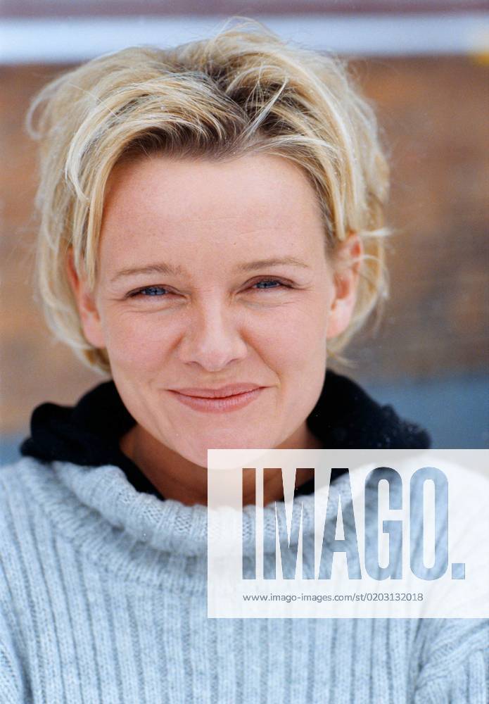 STOCKHOLM 11 MARCH 1999 Eva Dahlgren will release her first album since 1991 En blek blondins