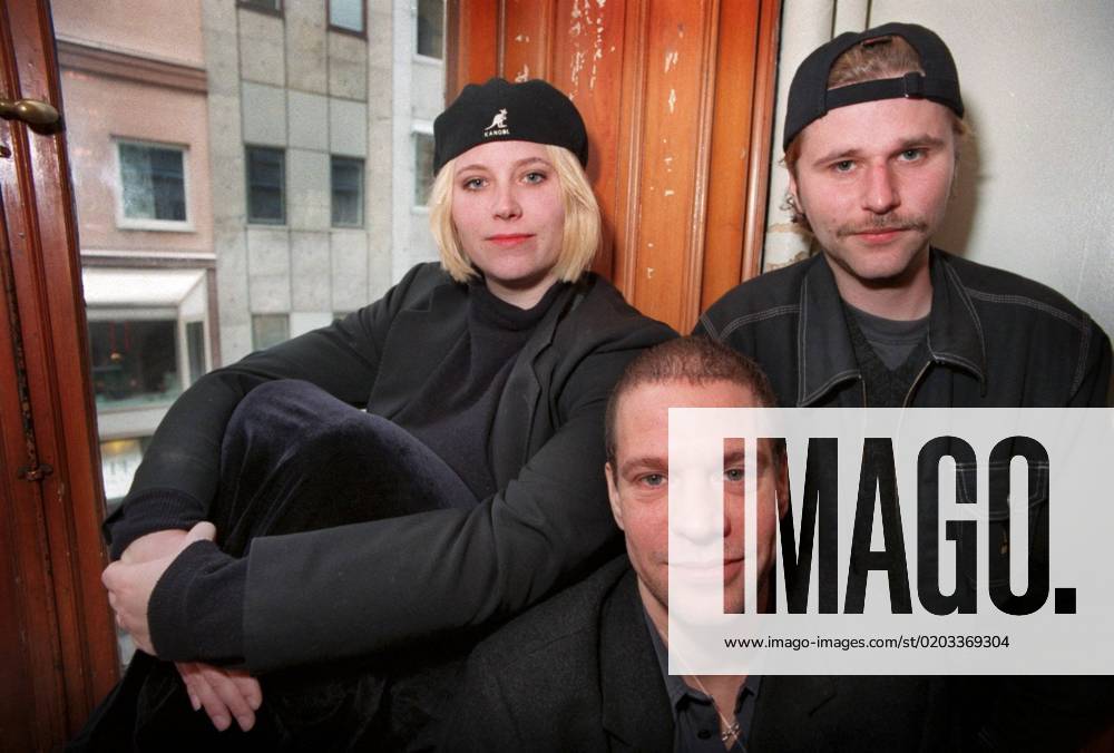 SCANPIX SWEDEN, 1998 10 22 Actors Anna Pettersson t v , Thomas Hanzon t ...