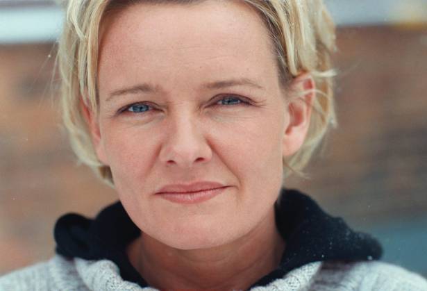 STOCKHOLM 11 MARCH 1999 Eva Dahlgren will release her first album since 1991 En blek blondins