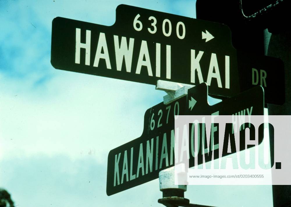 Hawaiian Street Signs