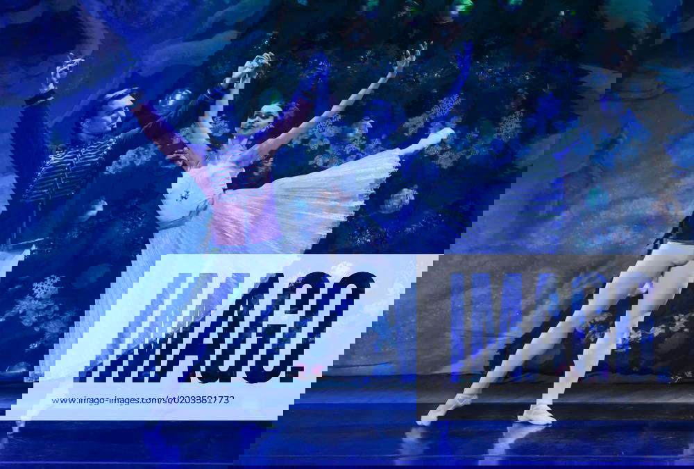 RUSSIA, ST PETERSBURG - FEBRUARY 23, 2023: Artists Yekaterina ...