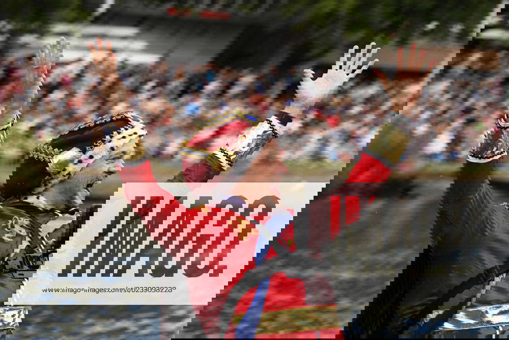 MOOMBA BIRDMAN RALLY, Australian actor Rob Mills participates in the ...