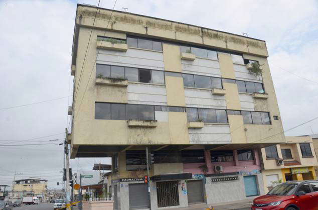 MACHALA BUILDING Machala Iconic building of the city located in buenavista and pichincha streets It