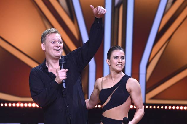 Jens Knossi Knossalla with Mariia Maksina in the sixth live show of the ...