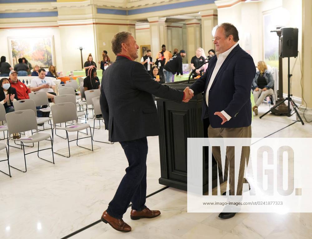 Syndication: The Oklahoman George Crooks, left, shakes hands with Jeff ...