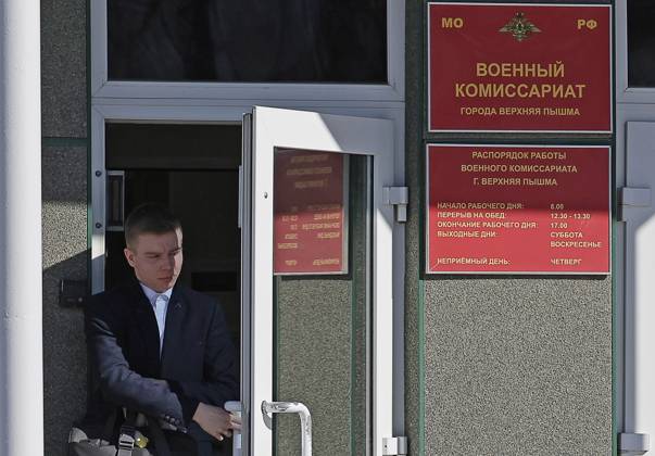 RUSSIA, SVERDLOVSK REGION - APRIL 7, 2023: A Russian Army conscript ...