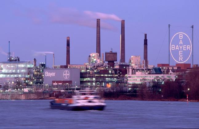 Chemical plant and headquarters of BAYER in Leverkusen on the bank of ...