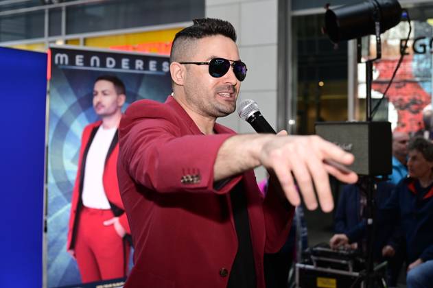 Menderes Bagci on promo tour for his album Sieger der Herzen at ...