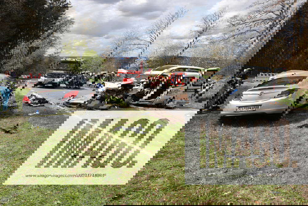 Bei einem schweren Verkehrsunfall auf der B268 kommen am ...