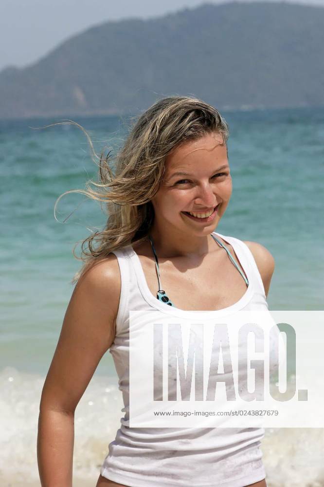 Pretty woman at sea, , model released, Symbolfoto