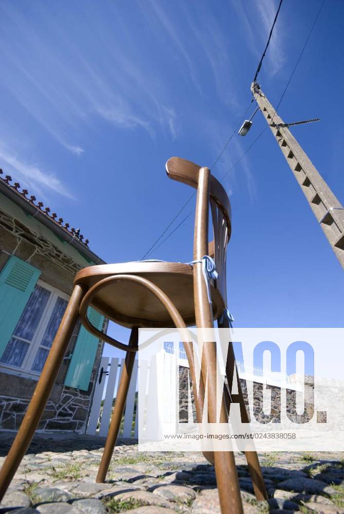 Chair from the worm s eye view