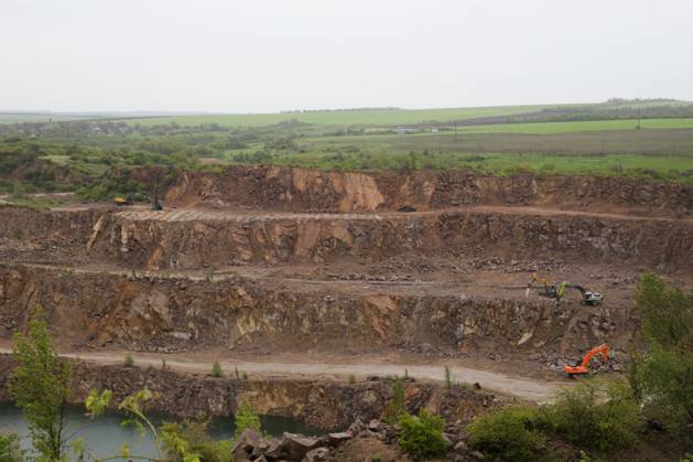 RUSSIA, DONETSK PEOPLE S REPUBLIC - : A view of the Karansky quarry in ...