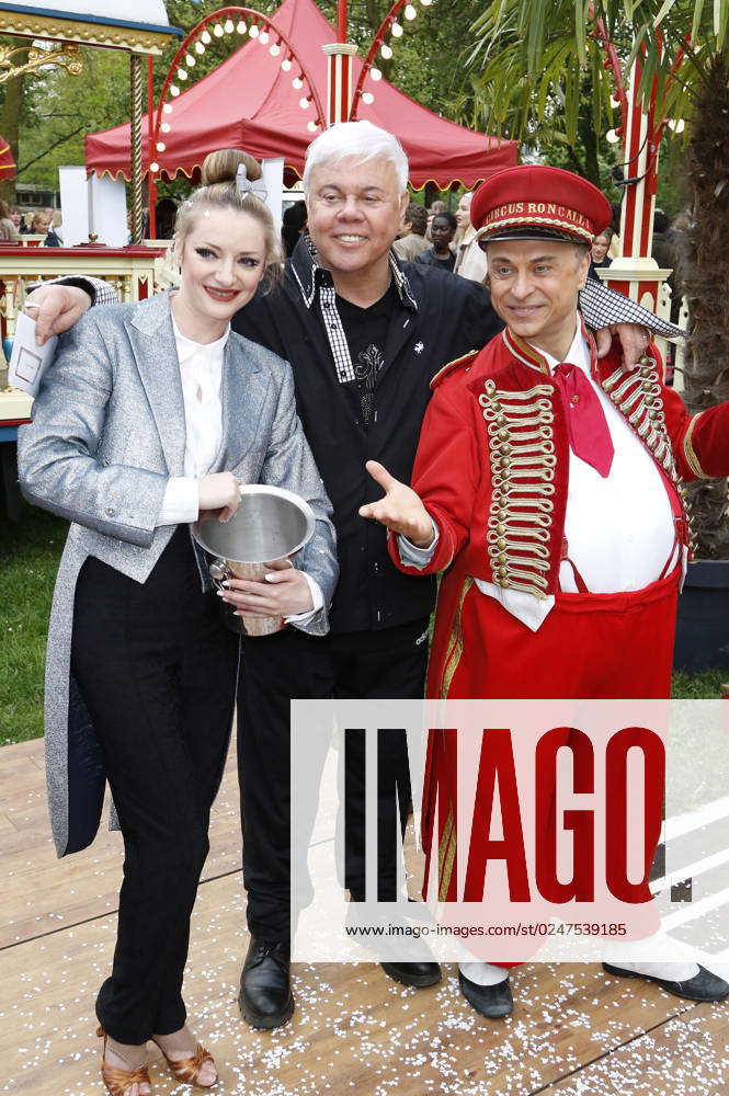 Taco Ockerse at the premiere Circus Roncalli All for ART for All on the ...